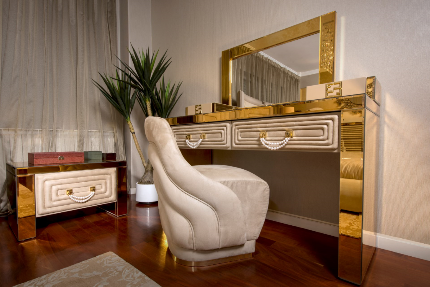 Luxury Gold Mirrored Dressing Table With Drawers - Collier – Fertini