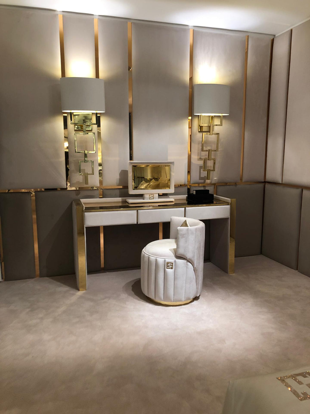 Luxury Gold Brass Dressing Table With Drawers - Signature – Fertini